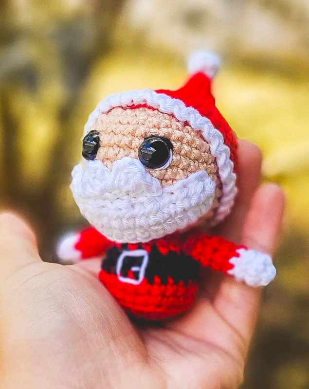 Santa Claus for Christmas Pine Tree Crochet Pattern - Amigurumiday