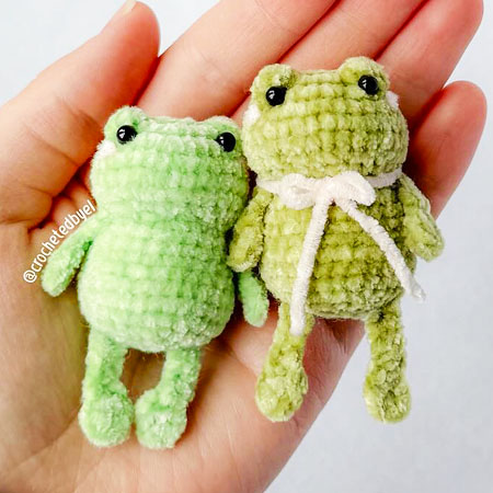 Cute Crochet Frog Made using Velvet Yarn!